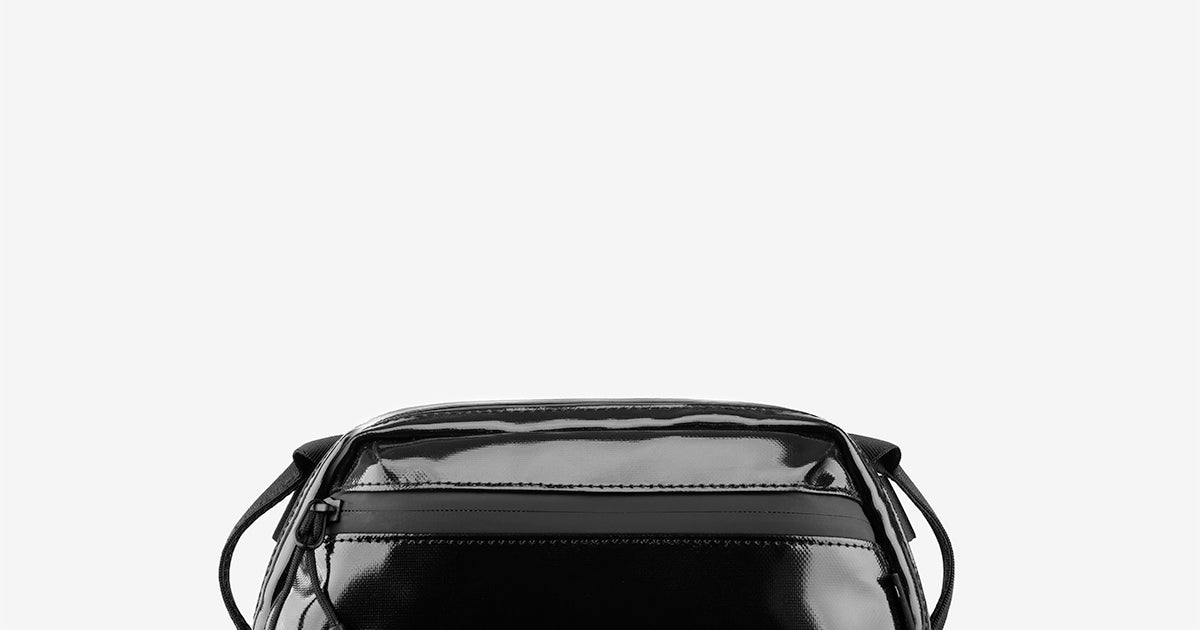 Tech Bag Medium in High-Gloss Black – WANDRD Gear